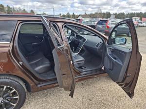 Brown Volvo XC60 2013 in Riga, with an engine capacity of 2.00 L and mileage of 258 thousand km for 7500 €, photo 9 on AUTOMOTO.COM.LV
