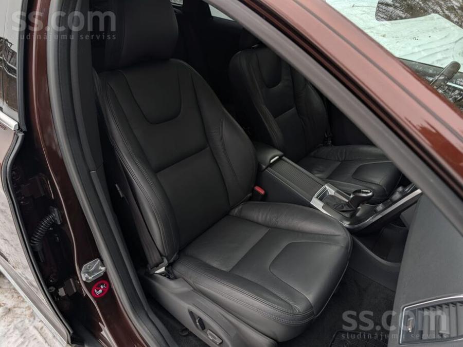 Brown Volvo XC60 2013 in Jurmala, with an engine capacity of 2.40 L and mileage of 0 thousand km for 10500 €, photo 20 on AUTOMOTO.COM.LV