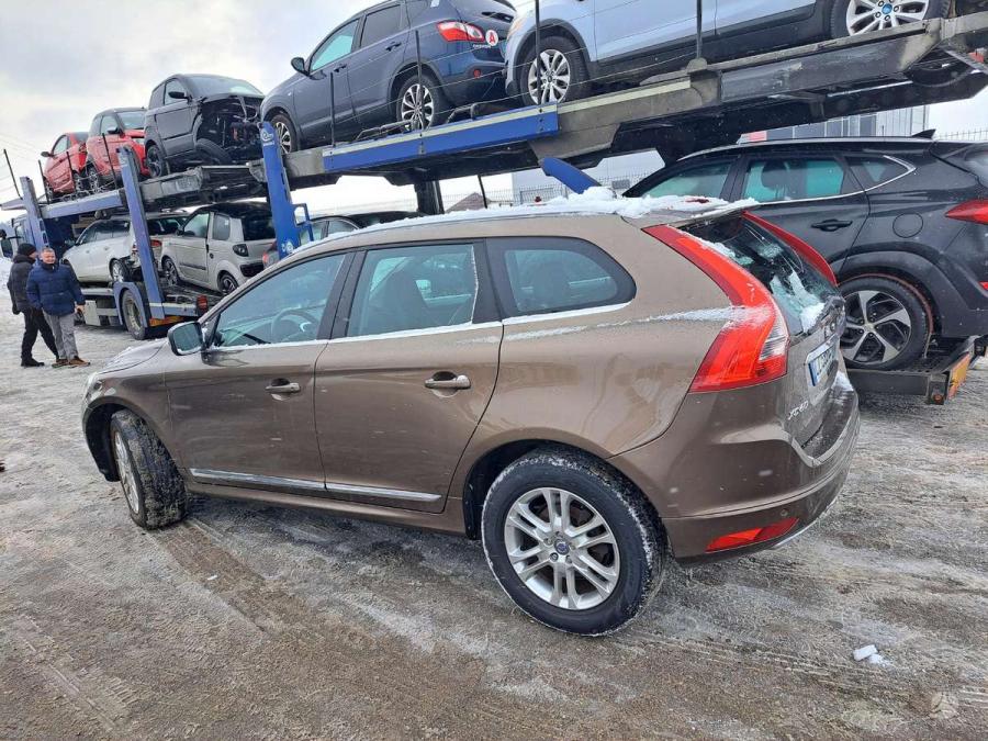 Brūns Volvo XC60 2013 Tauragė, ar dzinēja tilpumu 2.40 L un nobraukumu 220 tūkst. km par 12150 €, foto 3 vietnē AUTOMOTO.COM.LV