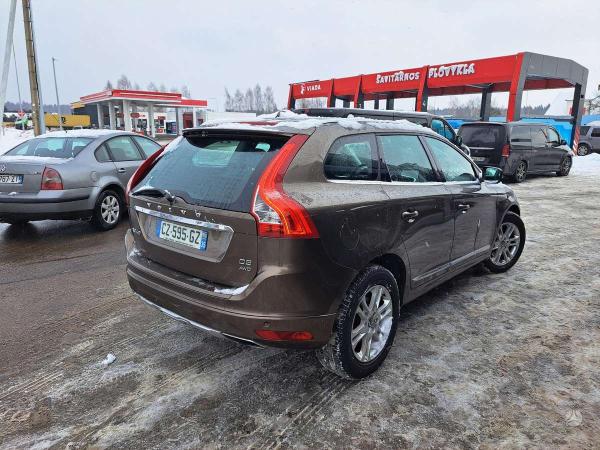 Brown Volvo XC60 2013 in Taurage, with an engine capacity of 2.40 L and mileage of 220 thousand km for 12150 €, photo 4 on AUTOMOTO.COM.LV