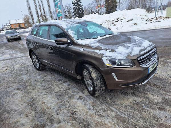 Brown Volvo XC60 2013 in Taurage, with an engine capacity of 2.40 L and mileage of 220 thousand km for 12150 €, photo 6 on AUTOMOTO.COM.LV