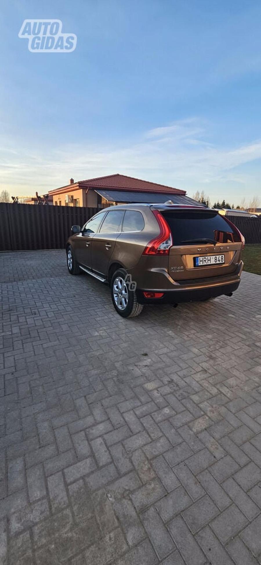 Brown Volvo XC60 2013 in Klaipeda, with an engine capacity of 3.20 L and mileage of 215 thousand km for 8000 €, photo 4 on AUTOMOTO.COM.LV
