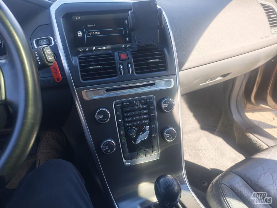 Brūns Volvo XC60 2013 Viļņa, ar dzinēja tilpumu 2.00 L un nobraukumu 283 tūkst. km par 9900 €, foto 18 vietnē AUTOMOTO.COM.LV