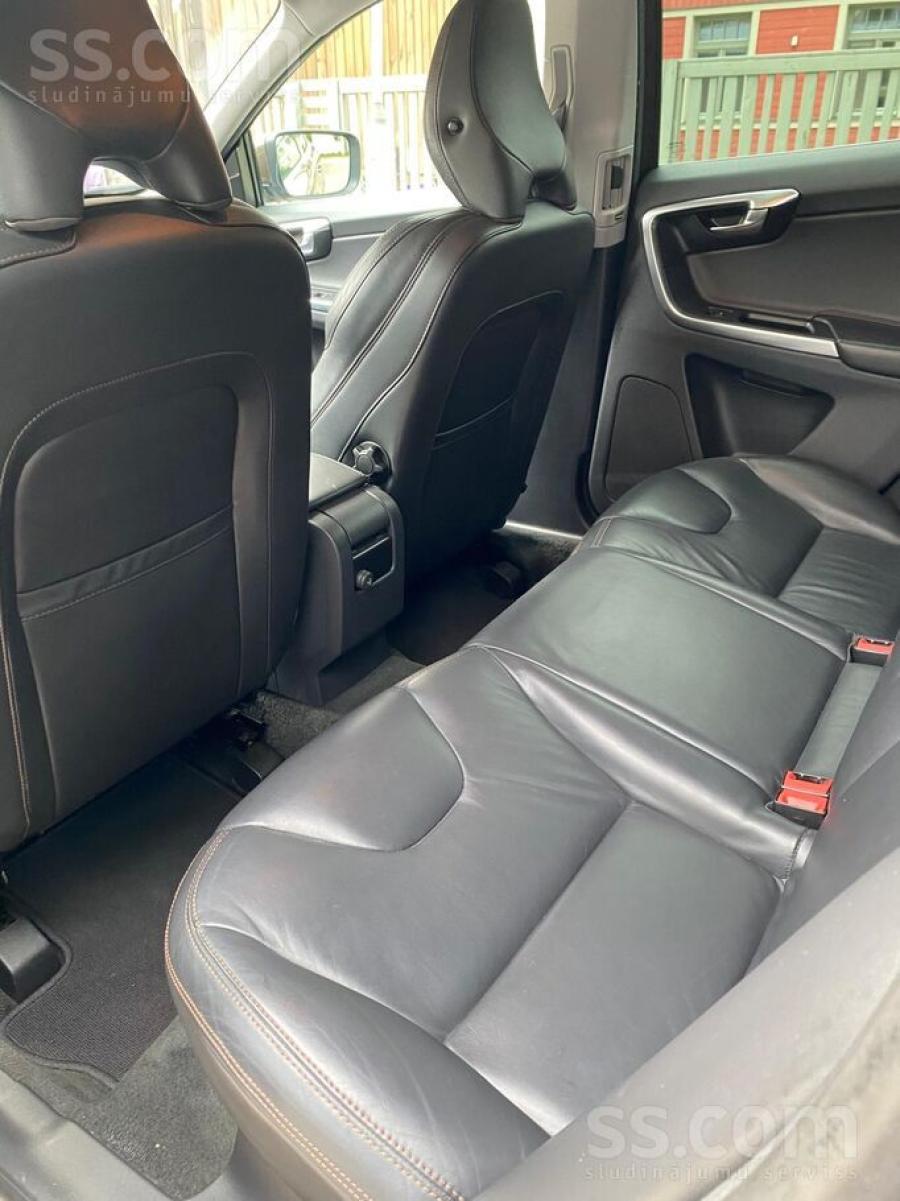 Brūns Volvo XC60 2013 Rīga, ar dzinēja tilpumu 2.40 L un nobraukumu 320 tūkst. km par 8750 €, foto 12 vietnē AUTOMOTO.COM.LV