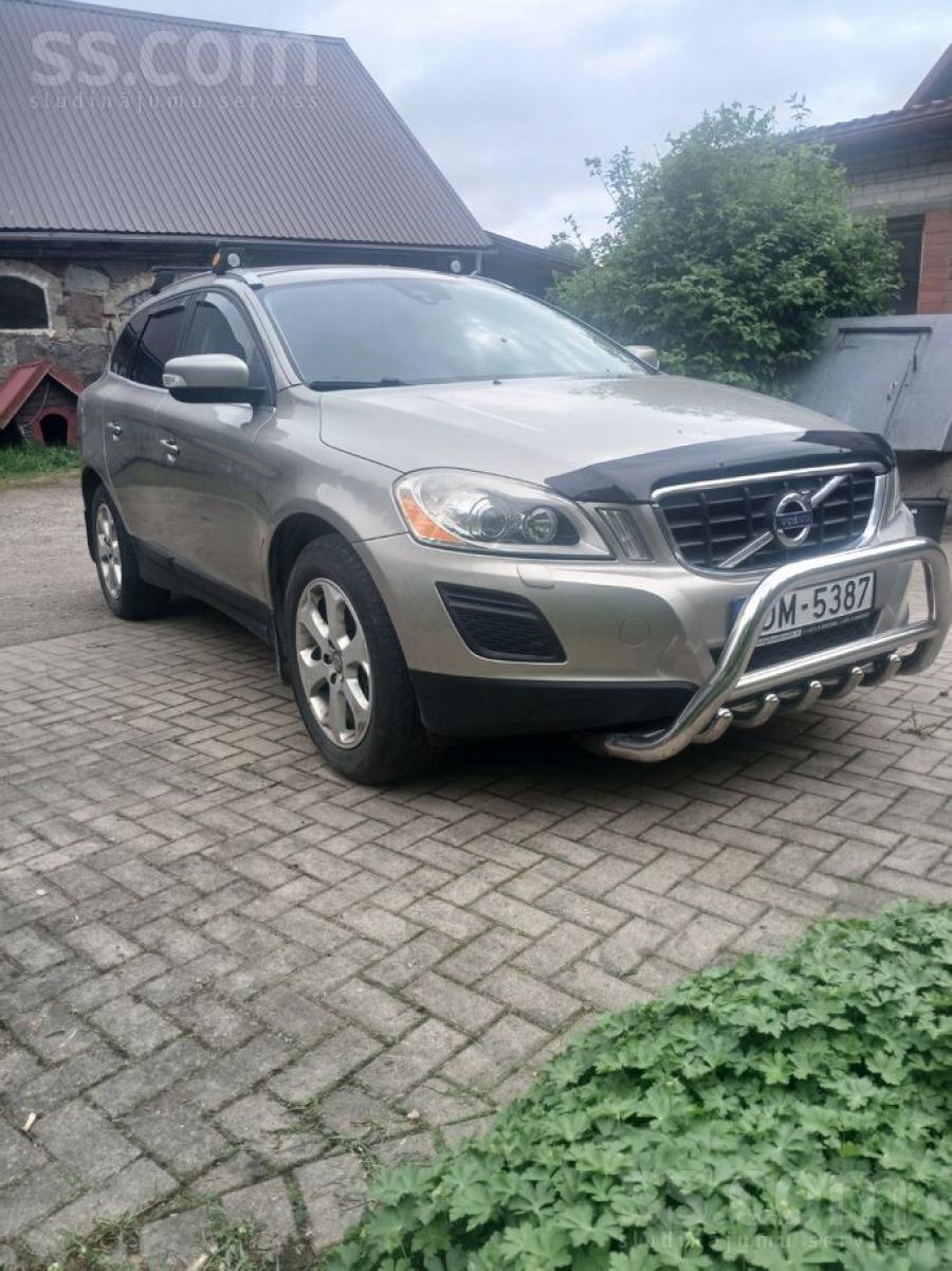 Brown Volvo XC60 2013 in Jekabpils, with an engine capacity of 2.40 L and mileage of 0 thousand km for 9500 €, photo 3 on AUTOMOTO.COM.LV