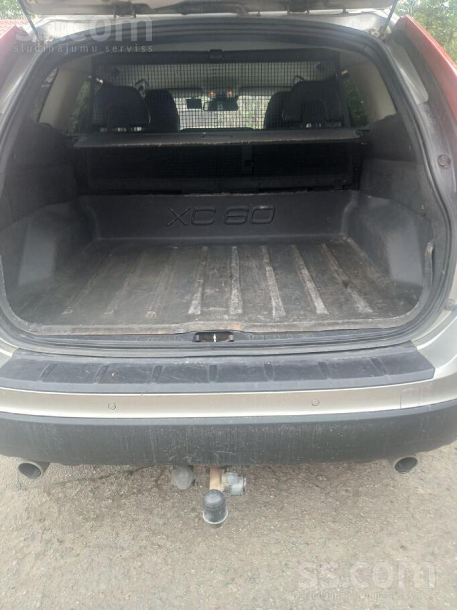 Brown Volvo XC60 2013 in Jekabpils, with an engine capacity of 2.40 L and mileage of 0 thousand km for 9500 €, photo 5 on AUTOMOTO.COM.LV