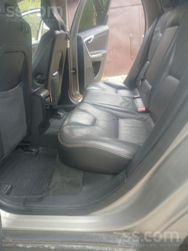 Brūns Volvo XC60 2013 Jēkabpils, ar dzinēja tilpumu 2.40 L un nobraukumu 0 tūkst. km par 9500 €, foto 6 vietnē AUTOMOTO.COM.LV