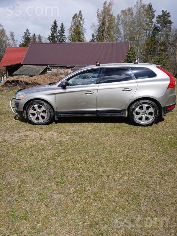 Brown Volvo XC60 2013 in Jekabpils, with an engine capacity of 2.40 L and mileage of 243 thousand km for 9000 €, photo 3 on AUTOMOTO.COM.LV