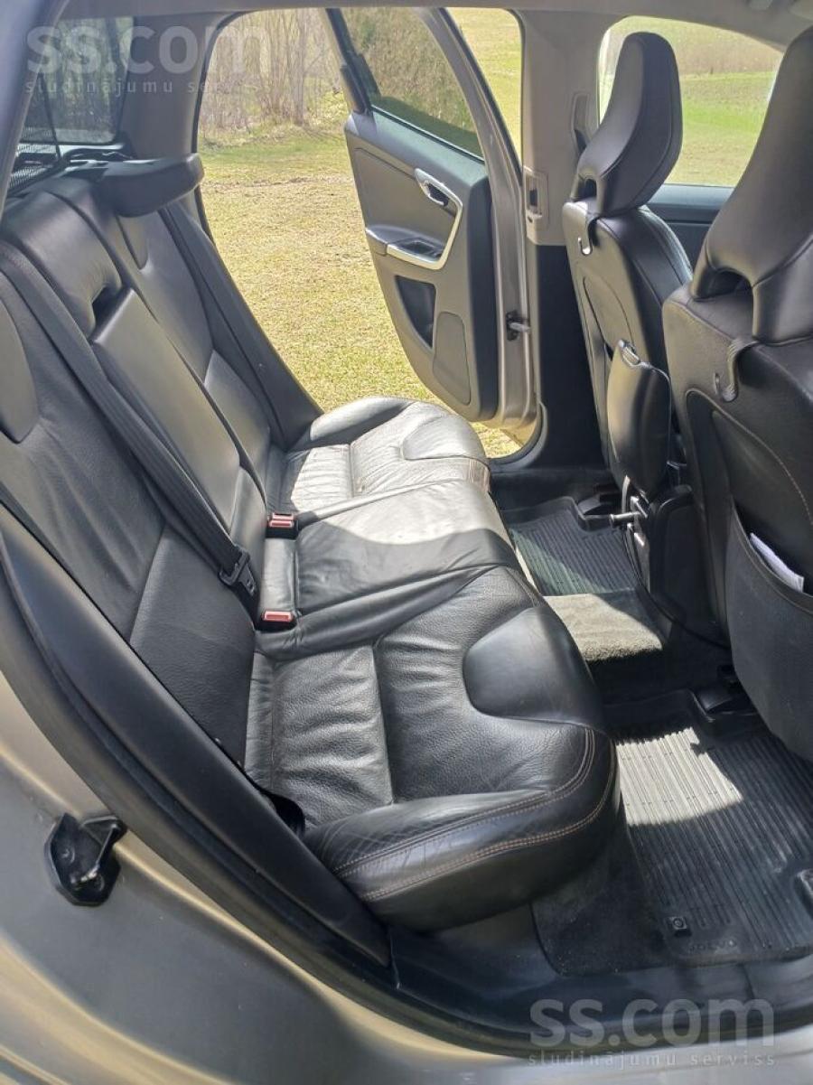 Brūns Volvo XC60 2013 Jēkabpils, ar dzinēja tilpumu 2.40 L un nobraukumu 243 tūkst. km par 9000 €, foto 6 vietnē AUTOMOTO.COM.LV