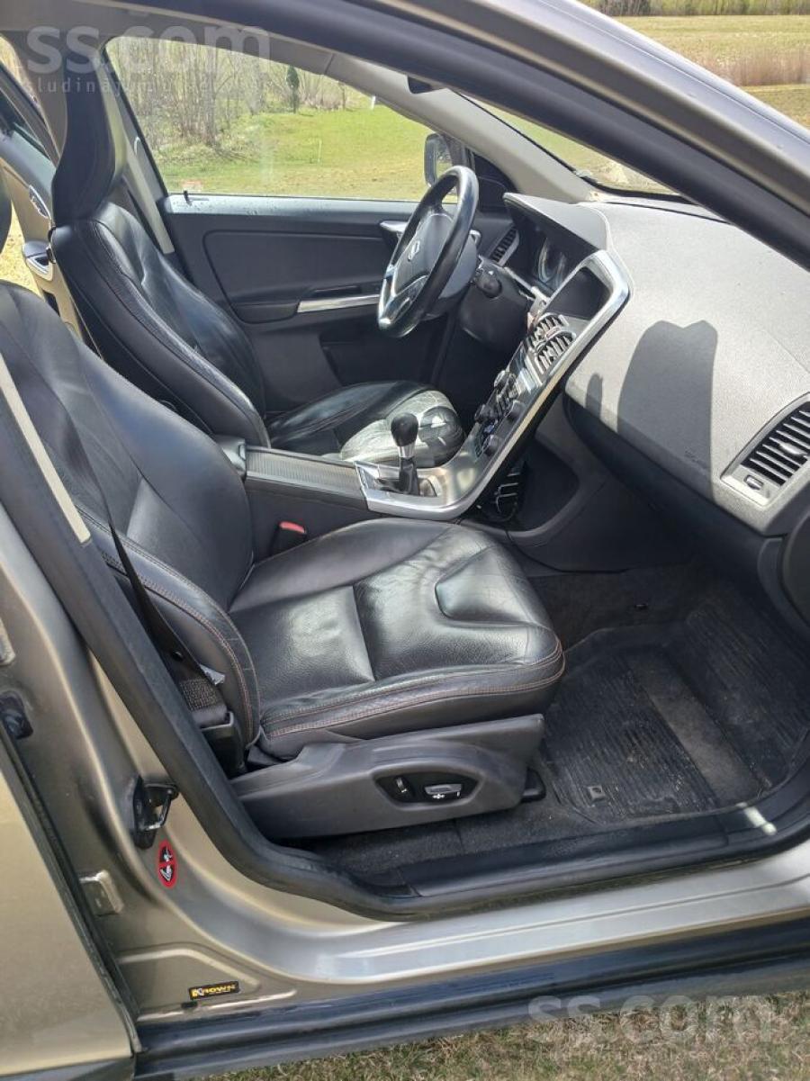 Brūns Volvo XC60 2013 Jēkabpils, ar dzinēja tilpumu 2.40 L un nobraukumu 243 tūkst. km par 9000 €, foto 7 vietnē AUTOMOTO.COM.LV