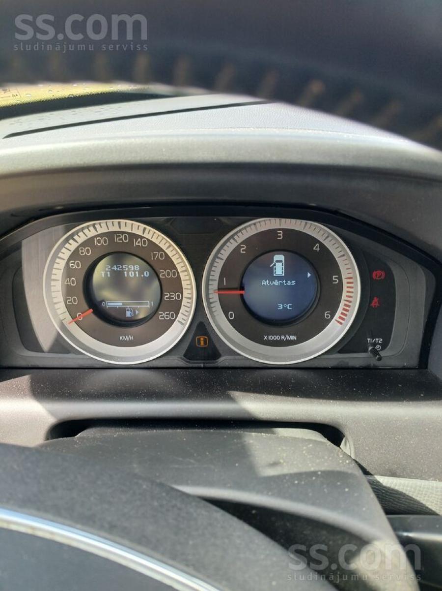 Brūns Volvo XC60 2013 Jēkabpils, ar dzinēja tilpumu 2.40 L un nobraukumu 243 tūkst. km par 9000 €, foto 8 vietnē AUTOMOTO.COM.LV