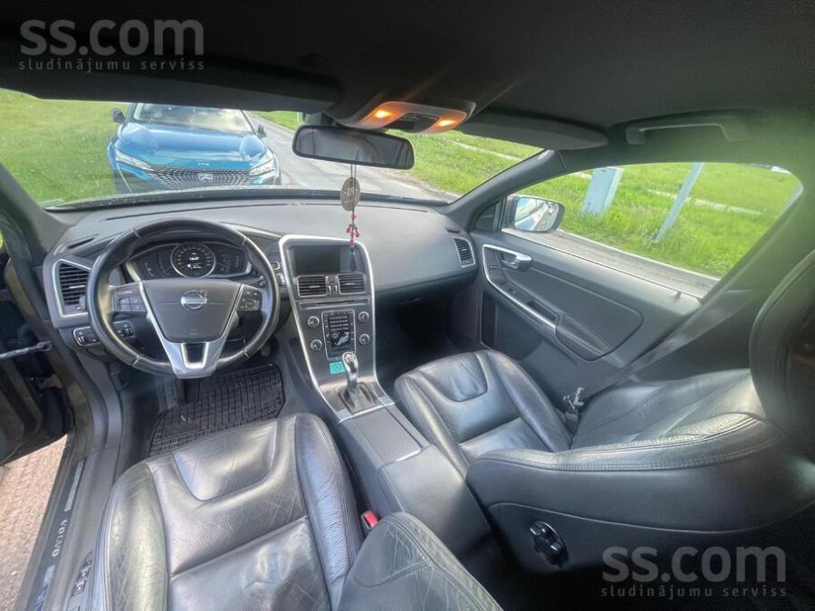 Brown Volvo XC60 2013 in Riga, with an engine capacity of 2.00 L and mileage of 321 thousand km for 8300 €, photo 6 on AUTOMOTO.COM.LV