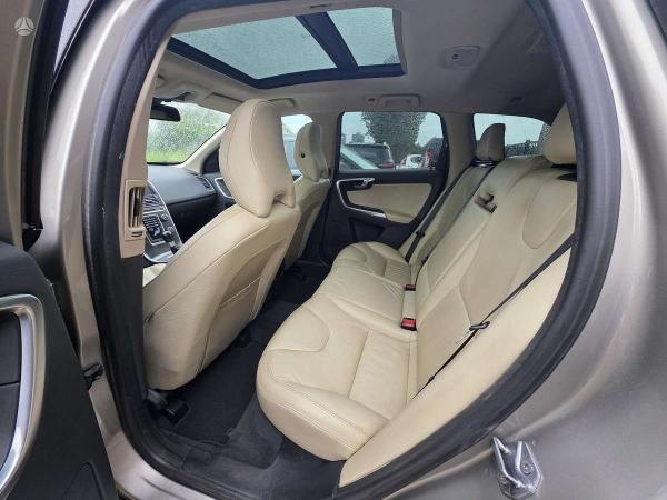 Brūns Volvo XC60 2013 Viļņa, ar dzinēja tilpumu 1.98 L un nobraukumu 260 tūkst. km par 8950 €, foto 10 vietnē AUTOMOTO.COM.LV
