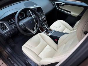 Brown Volvo XC60 2013 in Riga, with an engine capacity of 2.40 L and mileage of 238 thousand km for 13300 €, photo 14 on AUTOMOTO.COM.LV