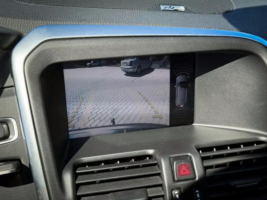 Brown Volvo XC60 2013 in Riga, with an engine capacity of 2.40 L and mileage of 238 thousand km for 13300 €, photo 19 on AUTOMOTO.COM.LV