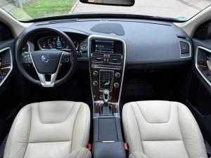 Brown Volvo XC60 2013 in Riga, with an engine capacity of 2.40 L and mileage of 238 thousand km for 13300 €, photo 24 on AUTOMOTO.COM.LV