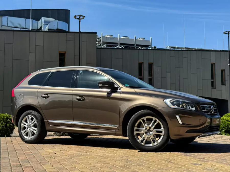 Brown Volvo XC60 2013 in Riga, with an engine capacity of 2.40 L and mileage of 238 thousand km for 13300 €, photo 27 on AUTOMOTO.COM.LV