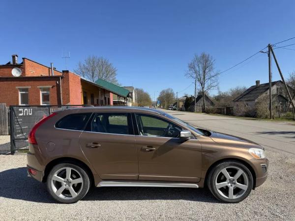 Brūns Volvo XC60 2013 Ventspils, ar dzinēja tilpumu 2.40 L un nobraukumu 342 tūkst. km par 8200 €, foto 8 vietnē AUTOMOTO.COM.LV
