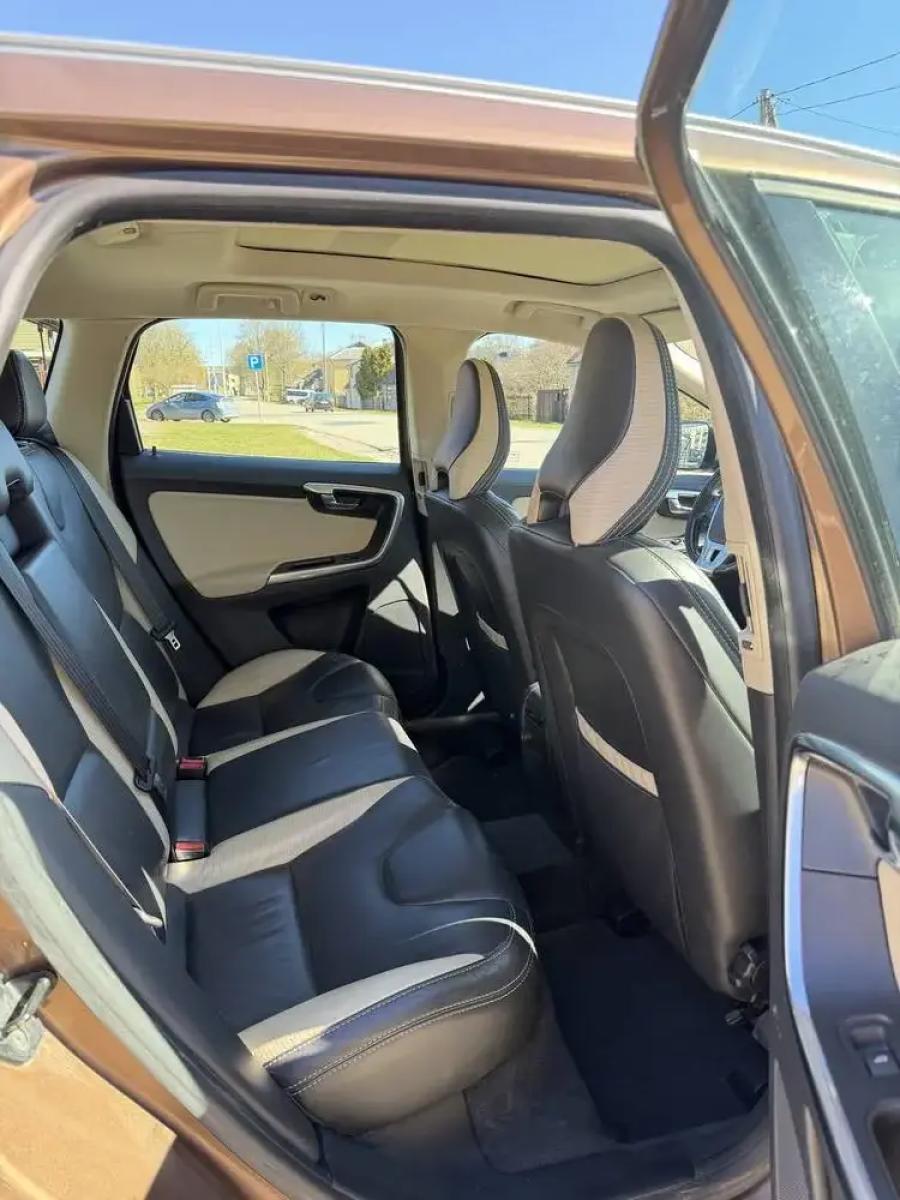 Brūns Volvo XC60 2013 Ventspils, ar dzinēja tilpumu 2.40 L un nobraukumu 342 tūkst. km par 8200 €, foto 15 vietnē AUTOMOTO.COM.LV