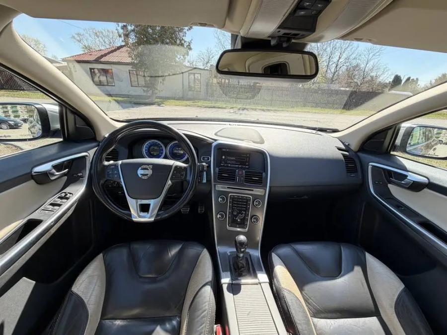 Brūns Volvo XC60 2013 Ventspils, ar dzinēja tilpumu 2.40 L un nobraukumu 342 tūkst. km par 8200 €, foto 16 vietnē AUTOMOTO.COM.LV