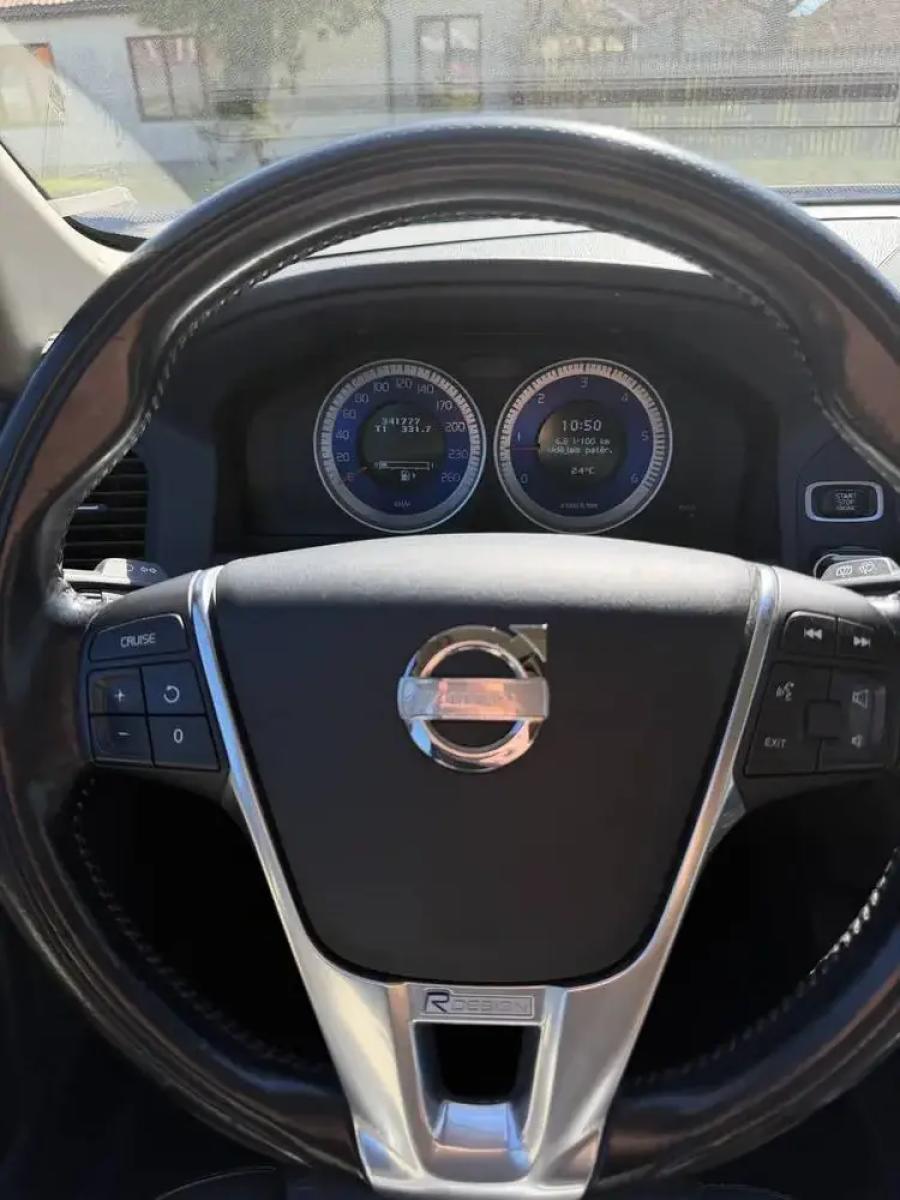 Brūns Volvo XC60 2013 Ventspils, ar dzinēja tilpumu 2.40 L un nobraukumu 342 tūkst. km par 8200 €, foto 18 vietnē AUTOMOTO.COM.LV