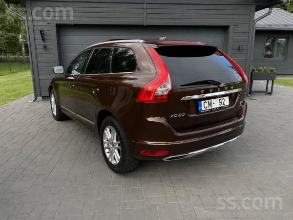 Brown Volvo XC60 2013 in Riga, with an engine capacity of 2.40 L and mileage of 175 thousand km for 12990 €, photo 4 on AUTOMOTO.COM.LV