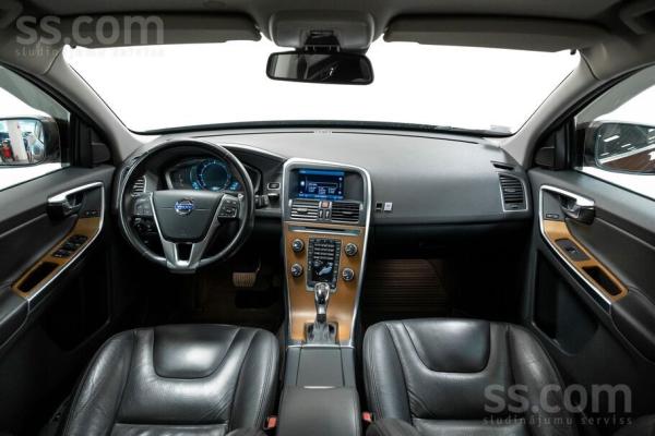 Brown Volvo XC60 2013 in Riga, with an engine capacity of 2.40 L and mileage of 175 thousand km for 12990 €, photo 7 on AUTOMOTO.COM.LV