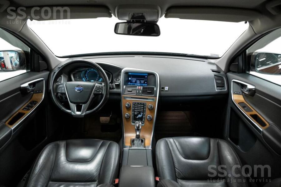 Brown Volvo XC60 2013 in Riga, with an engine capacity of 2.40 L and mileage of 175 thousand km for 12990 €, photo 8 on AUTOMOTO.COM.LV