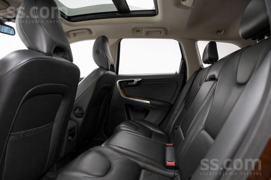 Brown Volvo XC60 2013 in Riga, with an engine capacity of 2.40 L and mileage of 175 thousand km for 12990 €, photo 10 on AUTOMOTO.COM.LV