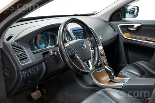 Brown Volvo XC60 2013 in Riga, with an engine capacity of 2.40 L and mileage of 175 thousand km for 12990 €, photo 10 on AUTOMOTO.COM.LV