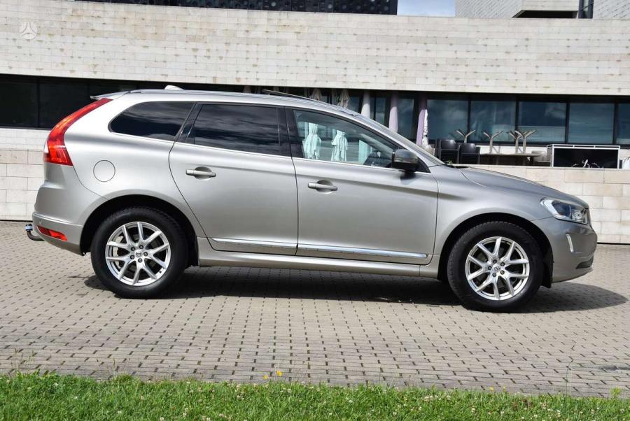 Brown Volvo XC60 2013 in Vilnius, with an engine capacity of 1.98 L and mileage of 261 thousand km for 10500 €, photo 3 on AUTOMOTO.COM.LV