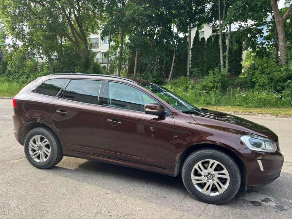 Brown Volvo XC60 2013 in Vilnius, with an engine capacity of 2.40 L and mileage of 197 thousand km for 10000 €, photo 3 on AUTOMOTO.COM.LV