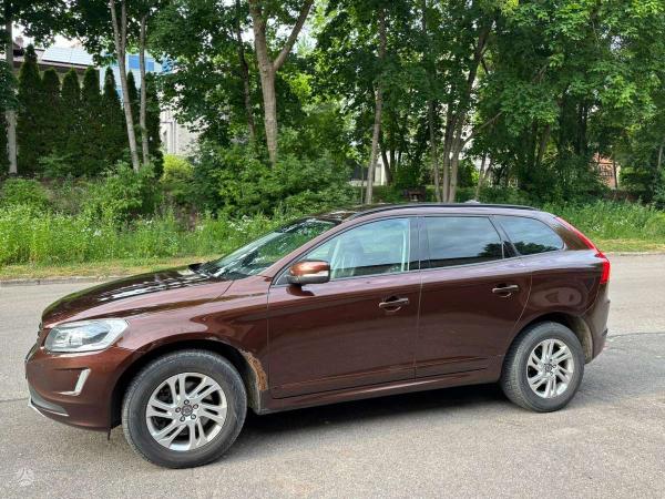 Brown Volvo XC60 2013 in Vilnius, with an engine capacity of 2.40 L and mileage of 197 thousand km for 10000 €, photo 6 on AUTOMOTO.COM.LV