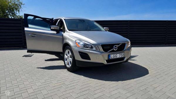 Brūns Volvo XC60 2013 Kuršėnai, ar dzinēja tilpumu 3.20 L un nobraukumu 183 tūkst. km par 7500 €, foto 1 vietnē AUTOMOTO.COM.LV