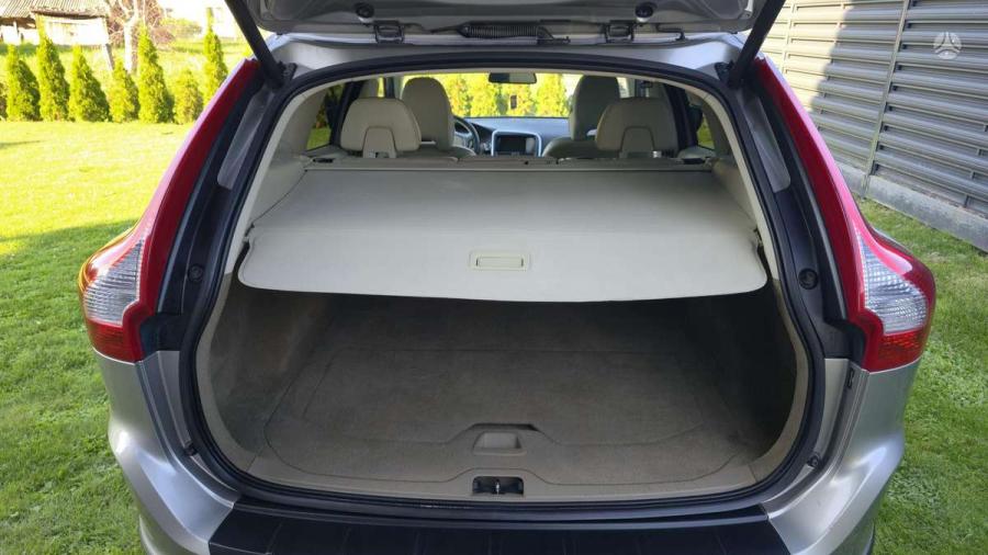 Brūns Volvo XC60 2013 Kuršėnai, ar dzinēja tilpumu 3.20 L un nobraukumu 183 tūkst. km par 7500 €, foto 8 vietnē AUTOMOTO.COM.LV