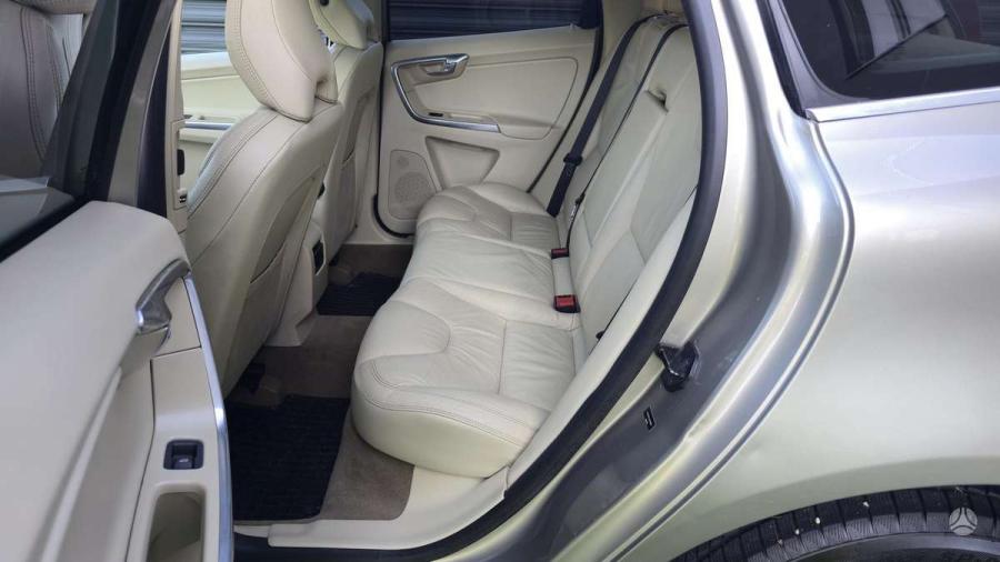 Brūns Volvo XC60 2013 Kuršėnai, ar dzinēja tilpumu 3.20 L un nobraukumu 183 tūkst. km par 7500 €, foto 9 vietnē AUTOMOTO.COM.LV
