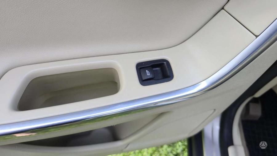 Brūns Volvo XC60 2013 Kuršėnai, ar dzinēja tilpumu 3.20 L un nobraukumu 183 tūkst. km par 7500 €, foto 10 vietnē AUTOMOTO.COM.LV