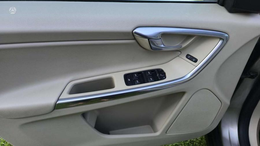 Brūns Volvo XC60 2013 Kuršėnai, ar dzinēja tilpumu 3.20 L un nobraukumu 183 tūkst. km par 7500 €, foto 16 vietnē AUTOMOTO.COM.LV