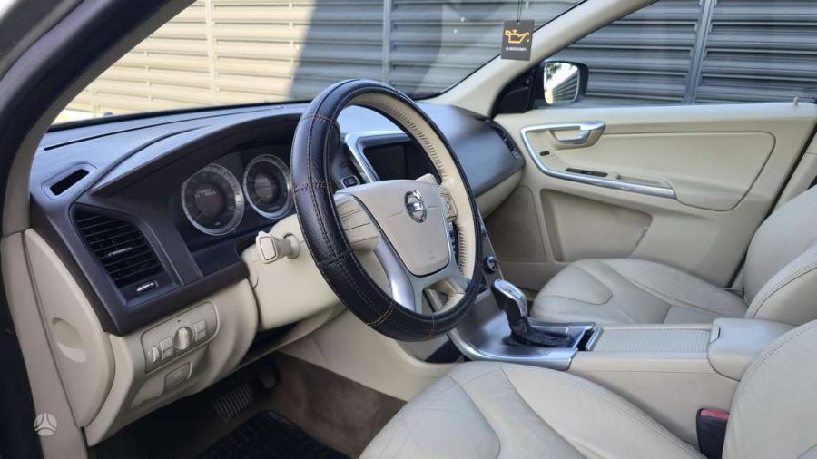 Brūns Volvo XC60 2013 Kuršėnai, ar dzinēja tilpumu 3.20 L un nobraukumu 183 tūkst. km par 7500 €, foto 17 vietnē AUTOMOTO.COM.LV