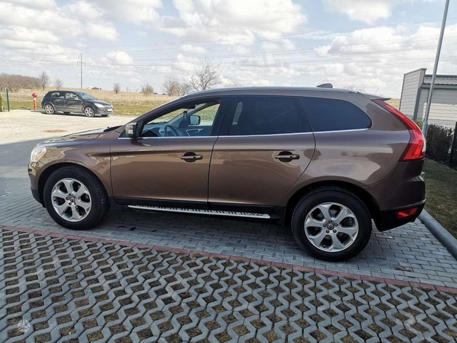 Brūns Volvo XC60 2013 Klaipėda, ar dzinēja tilpumu 3.20 L un nobraukumu 137 tūkst. km par 6500 €, foto 8 vietnē AUTOMOTO.COM.LV