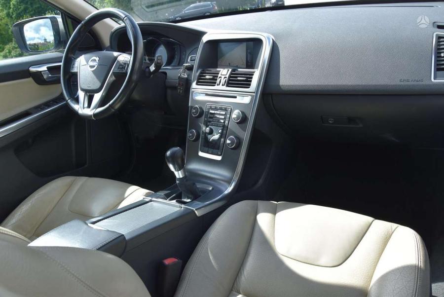 Brown Volvo XC60 2013 in Vilnius, with an engine capacity of 1.98 L and mileage of 249 thousand km for 10000 €, photo 3 on AUTOMOTO.COM.LV