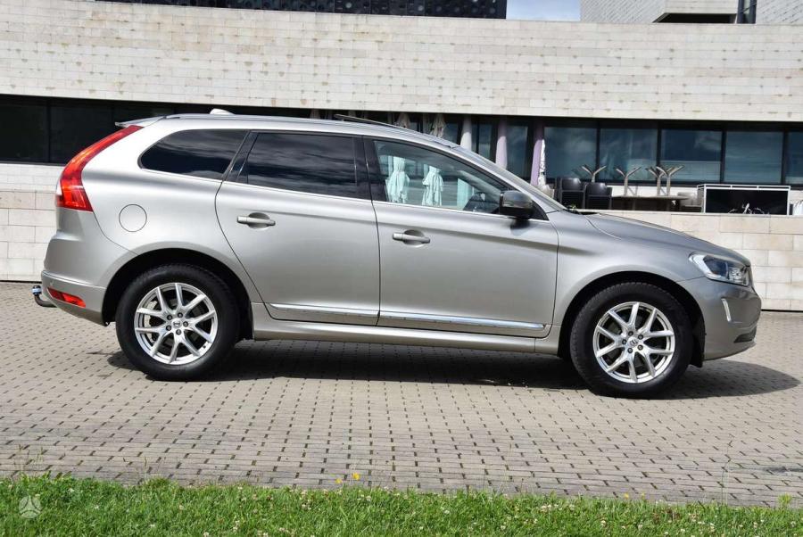 Brown Volvo XC60 2013 in Vilnius, with an engine capacity of 1.98 L and mileage of 249 thousand km for 10000 €, photo 4 on AUTOMOTO.COM.LV