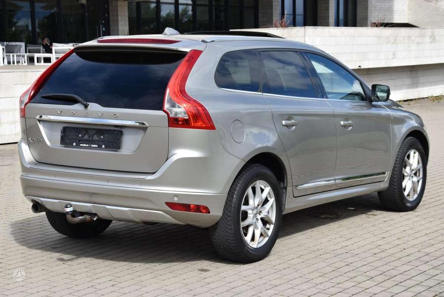 Brown Volvo XC60 2013 in Vilnius, with an engine capacity of 1.98 L and mileage of 249 thousand km for 10000 €, photo 5 on AUTOMOTO.COM.LV