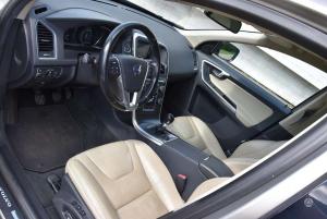 Brown Volvo XC60 2013 in Vilnius, with an engine capacity of 1.98 L and mileage of 249 thousand km for 10000 €, photo 15 on AUTOMOTO.COM.LV