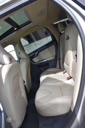 Brown Volvo XC60 2013 in Vilnius, with an engine capacity of 1.98 L and mileage of 249 thousand km for 10000 €, photo 17 on AUTOMOTO.COM.LV