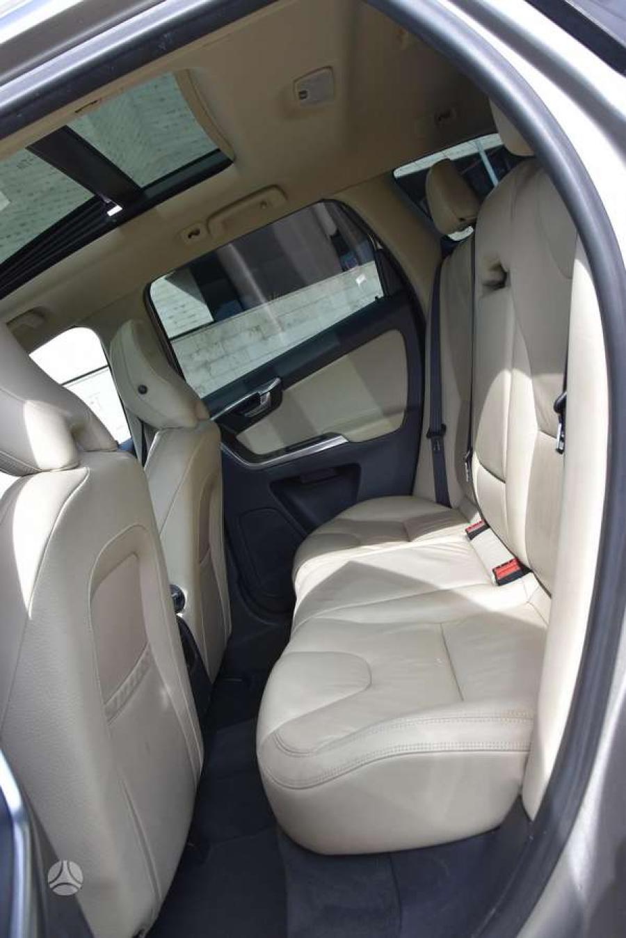 Brown Volvo XC60 2013 in Vilnius, with an engine capacity of 1.98 L and mileage of 249 thousand km for 10000 €, photo 17 on AUTOMOTO.COM.LV
