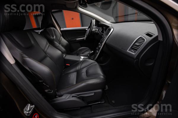 Brūns Volvo XC60 2013 Jelgava, ar dzinēja tilpumu 2.40 L un nobraukumu 0 tūkst. km par 10700 €, foto 8 vietnē AUTOMOTO.COM.LV