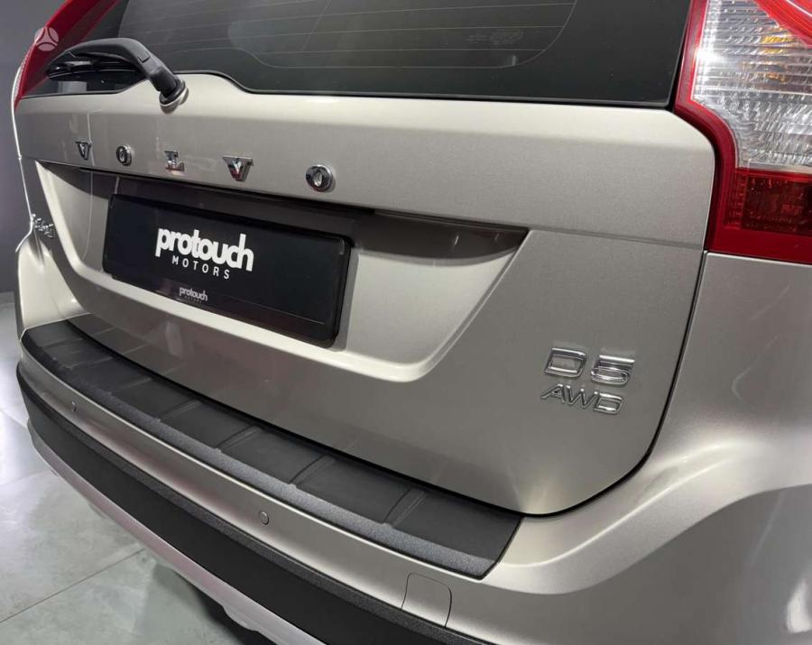 Brown Volvo XC60 2013 in Utena, with an engine capacity of 2.40 L and mileage of 313 thousand km for 9750 €, photo 8 on AUTOMOTO.COM.LV