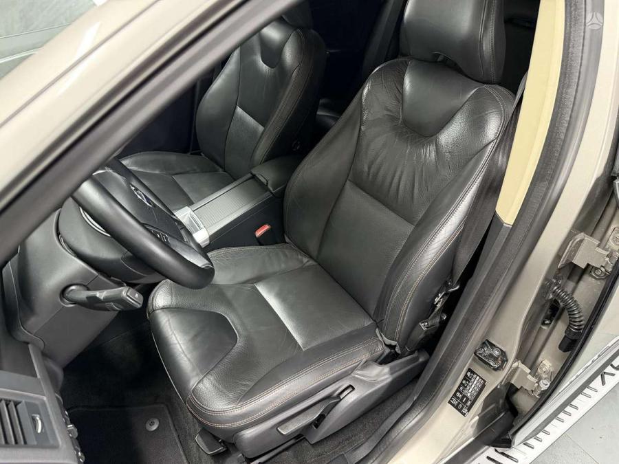 Brown Volvo XC60 2013 in Utena, with an engine capacity of 2.40 L and mileage of 313 thousand km for 9750 €, photo 22 on AUTOMOTO.COM.LV
