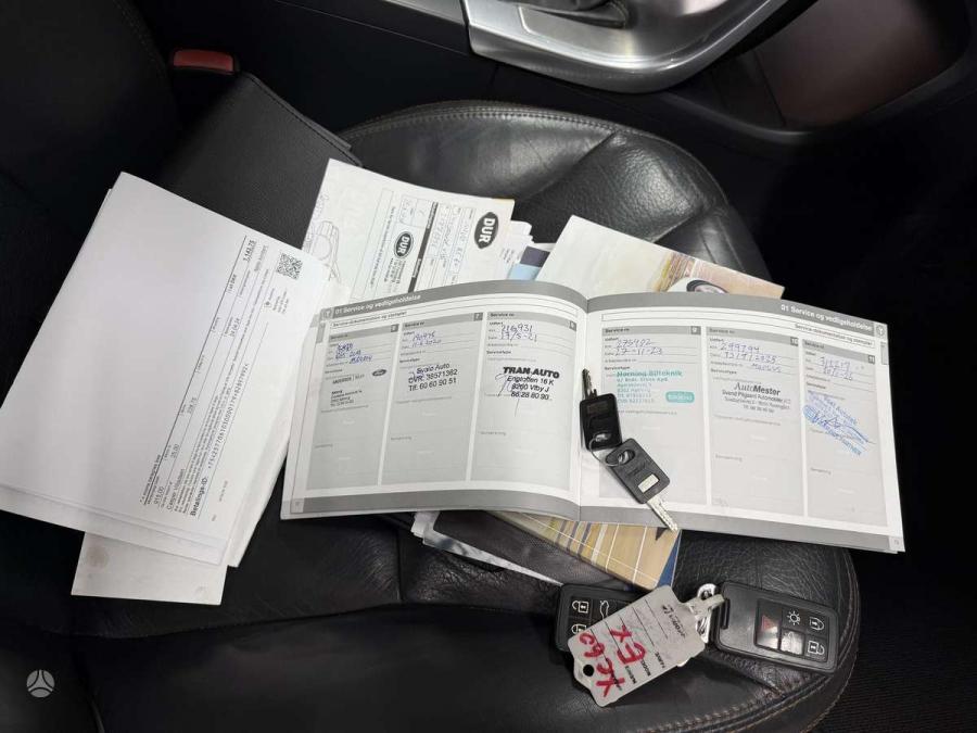 Brown Volvo XC60 2013 in Utena, with an engine capacity of 2.40 L and mileage of 313 thousand km for 9750 €, photo 34 on AUTOMOTO.COM.LV